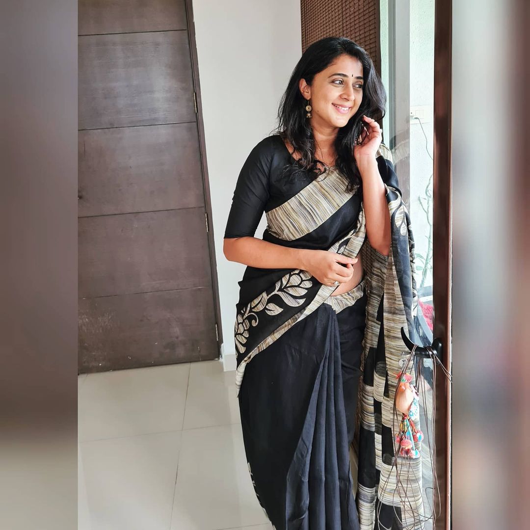 கனிகா சுப்பிரமணியம் Photos & Images # 12422 - Filmibeat Tamil