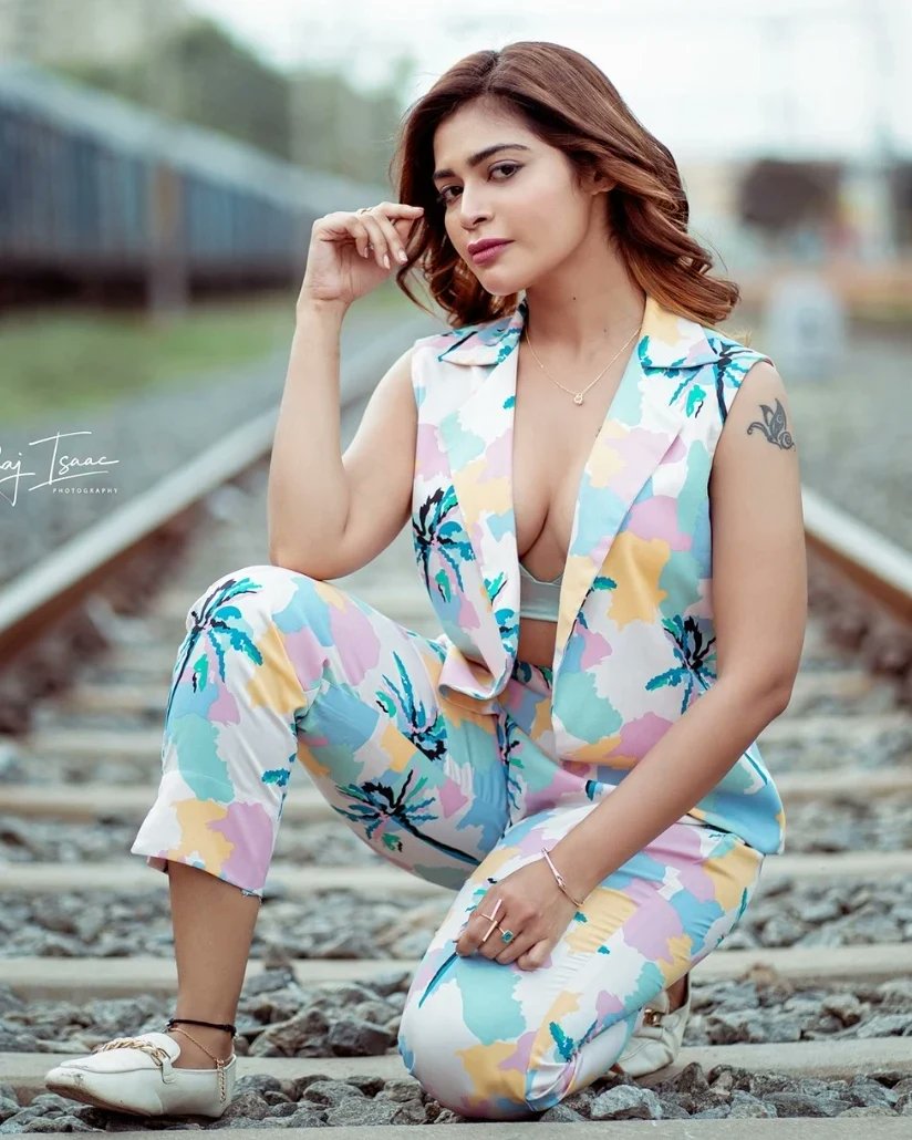 தர்ஷா குப்தா Photos & Images # 25903 - Filmibeat Tamil