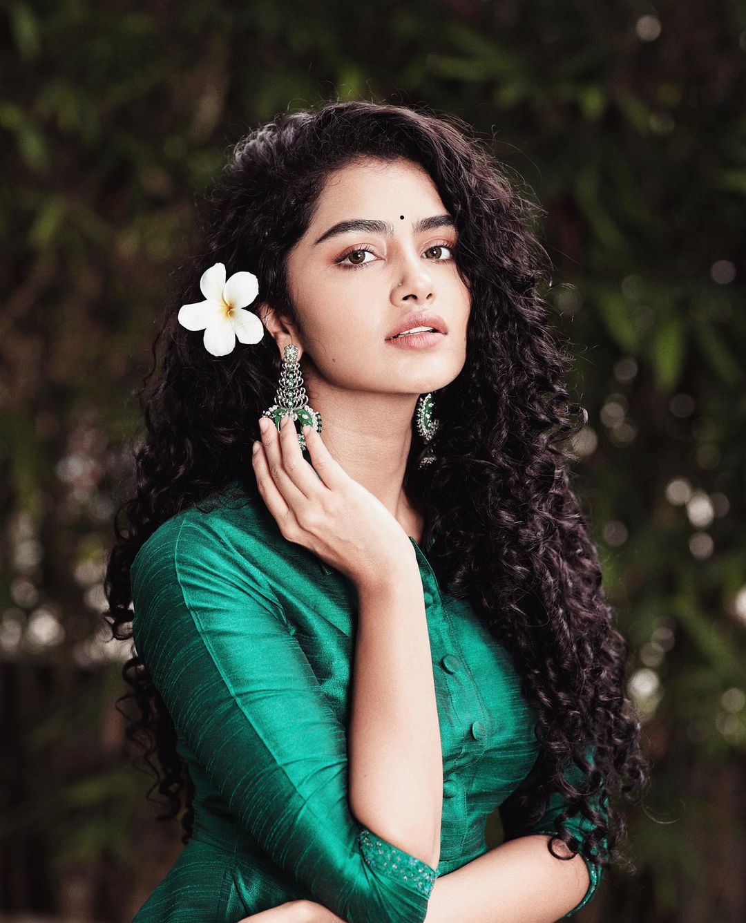 அனுபமா பரமேசுவரன் Photos & Images # 21128 - Filmibeat Tamil
