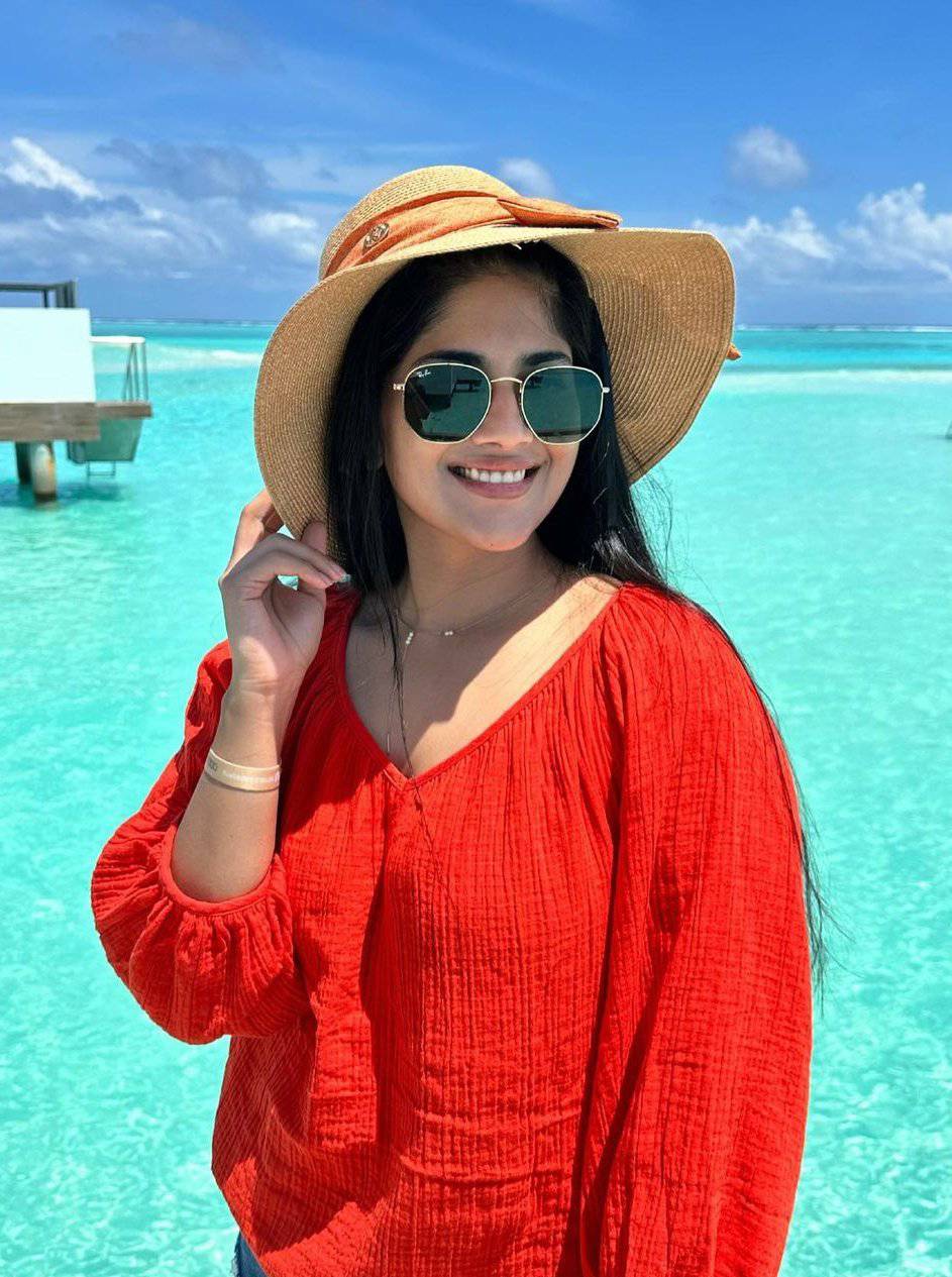 மேகா ஆகாஷ் Photos & Images # 27844 - Filmibeat Tamil