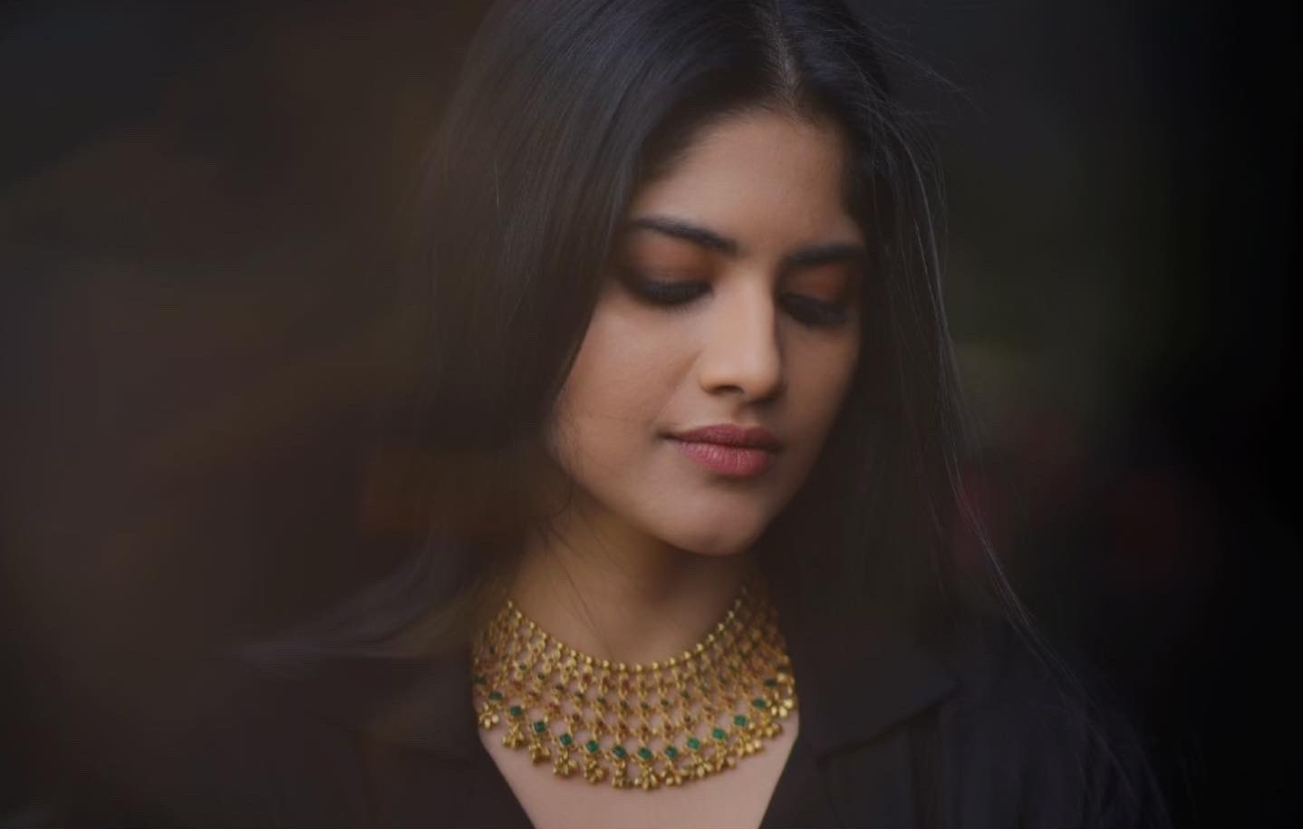 மேகா ஆகாஷ் Photos & Images # 26851 - Filmibeat Tamil