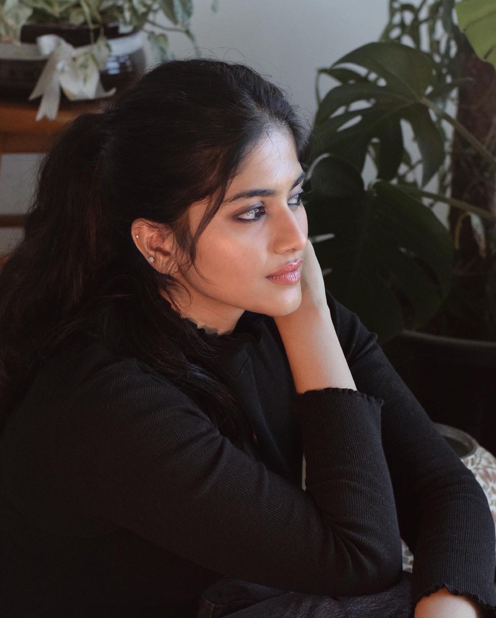 மேகா ஆகாஷ் Photos & Images # 28270 - Filmibeat Tamil