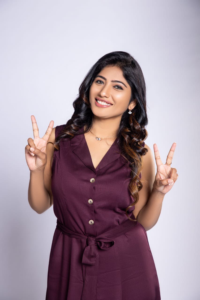 ஜூலி Photos & Images # 20483 - Filmibeat Tamil