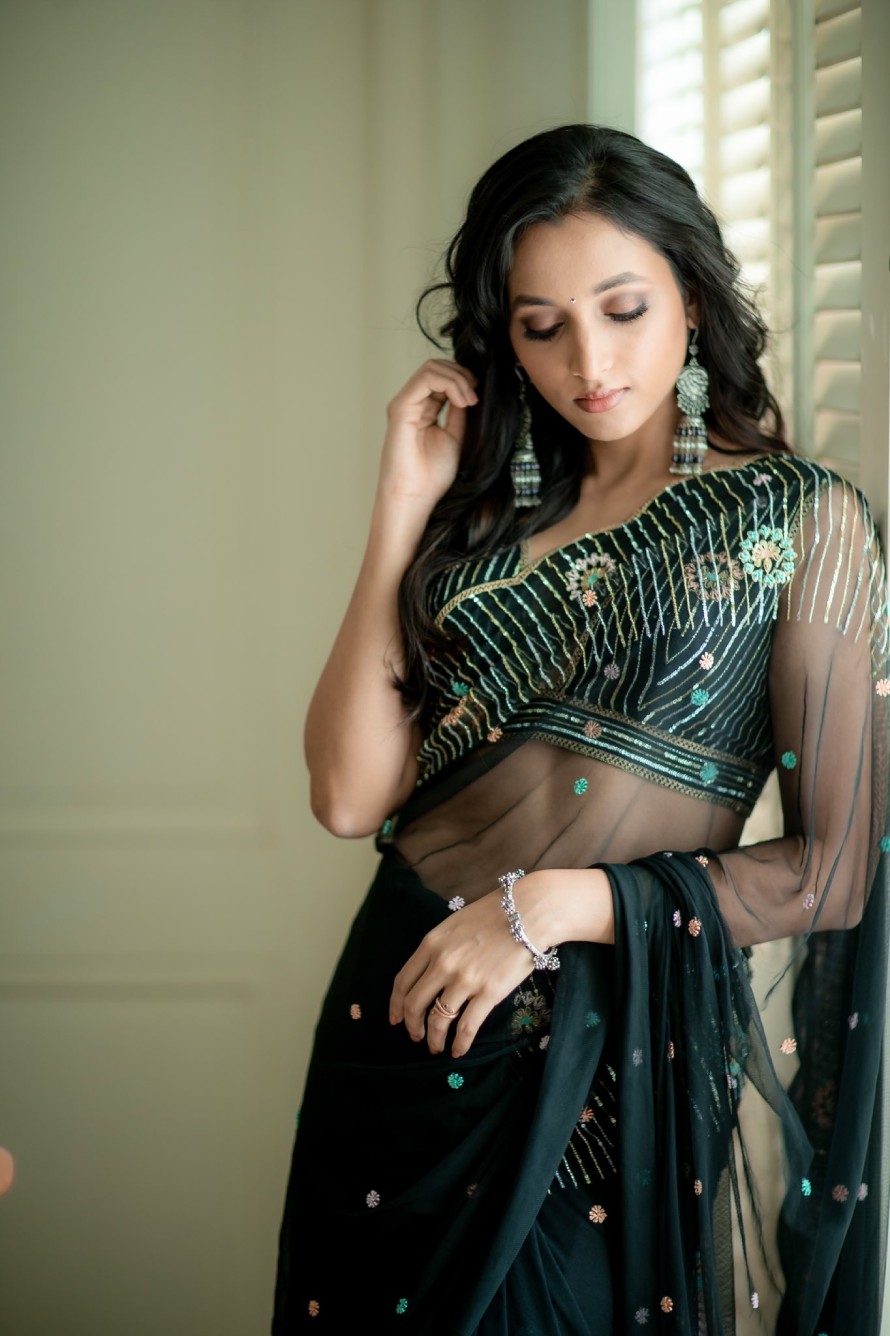 ஸ்ரீநிதி ஷெட்டி Photos & Images # 24061 - Filmibeat Tamil