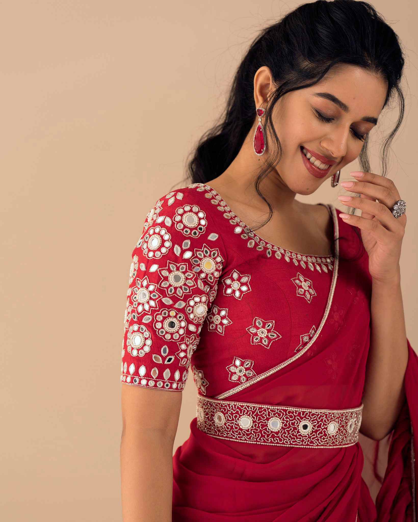 மிருணாளினி ரவி Photos & Images # 18753 - Filmibeat Tamil