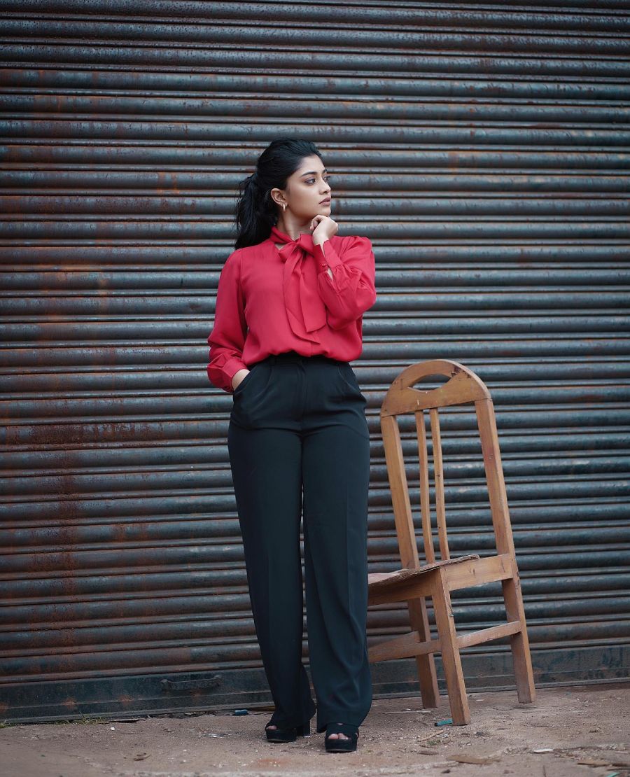 அம்மு அபிராமி Photos & Images # 25837 - Filmibeat Tamil