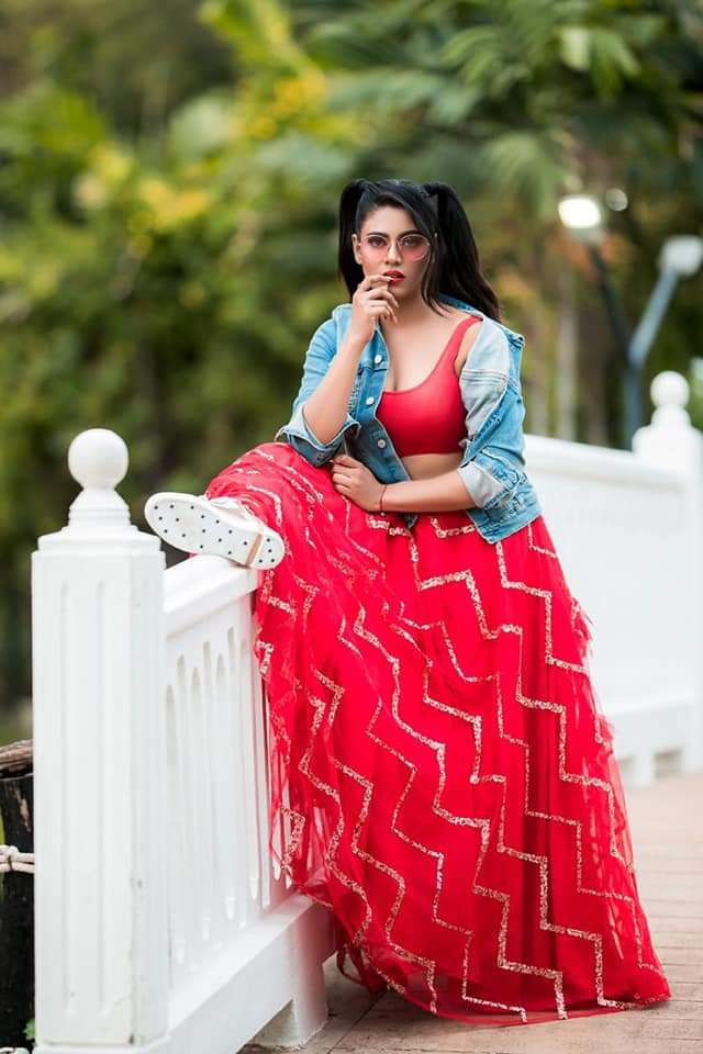 இனியா Photos & Images # 8126 - Filmibeat Tamil