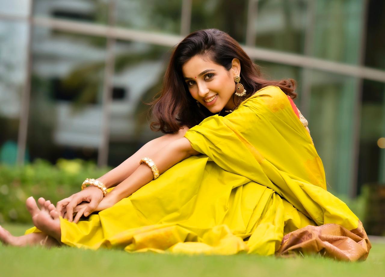 மாளவிகா மோகனன் Photos & Images # 27083 - Filmibeat Tamil