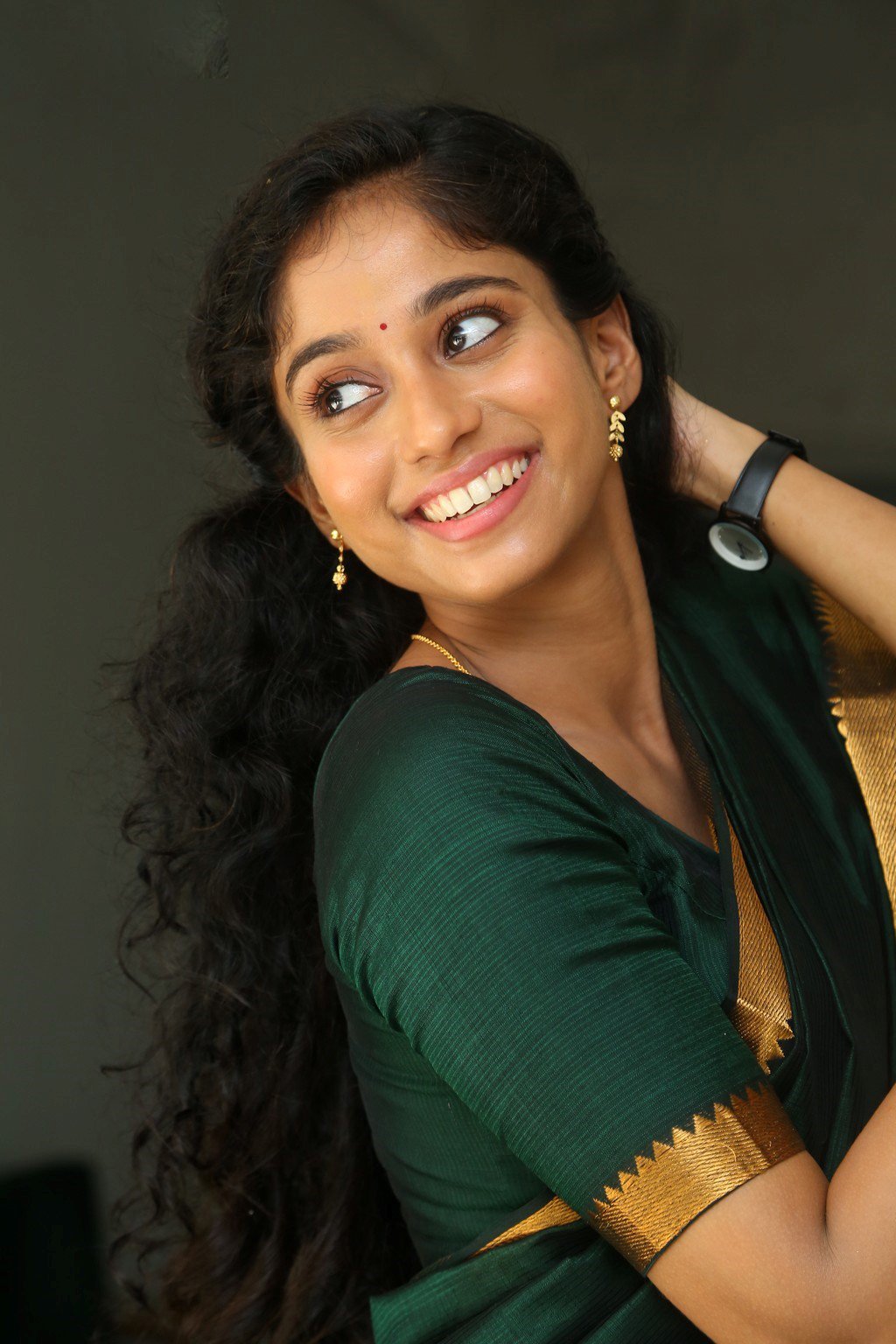 க்ரிஷா குறுப் Photos & Images # 27094 - Filmibeat Tamil