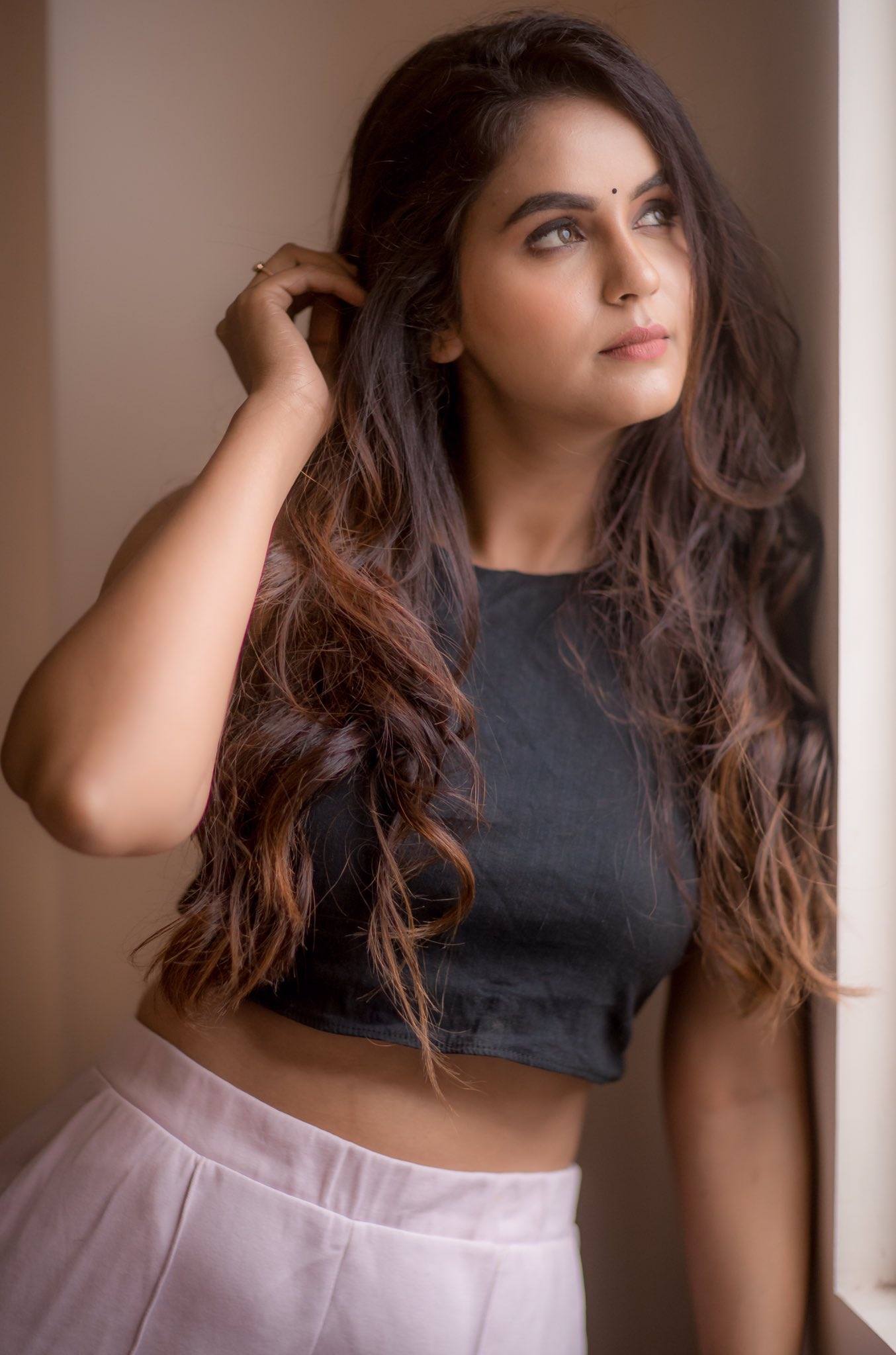 சைத்ரா ரெட்டி Photos & Images # 11737 - Filmibeat Tamil