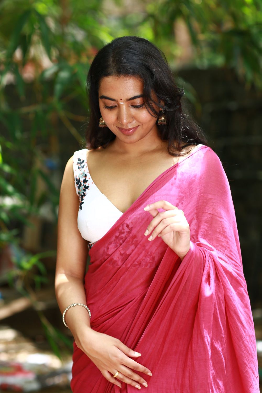 ஷிவாத்மிகா ராஜசேகர் Photos & Images # 33228 - Filmibeat Tamil