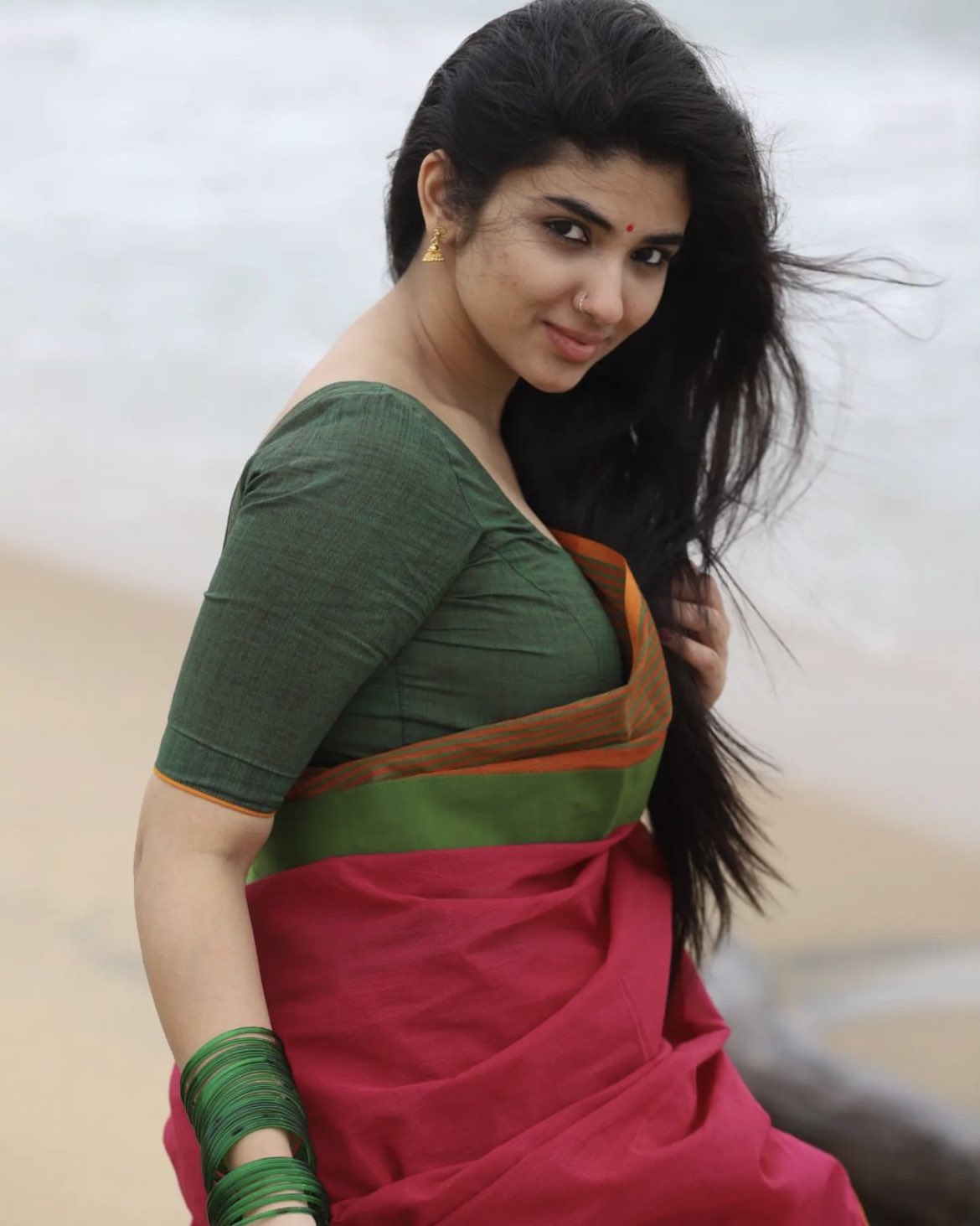 நிக்கி தம்போலி Photos & Images # 27034 - Filmibeat Tamil