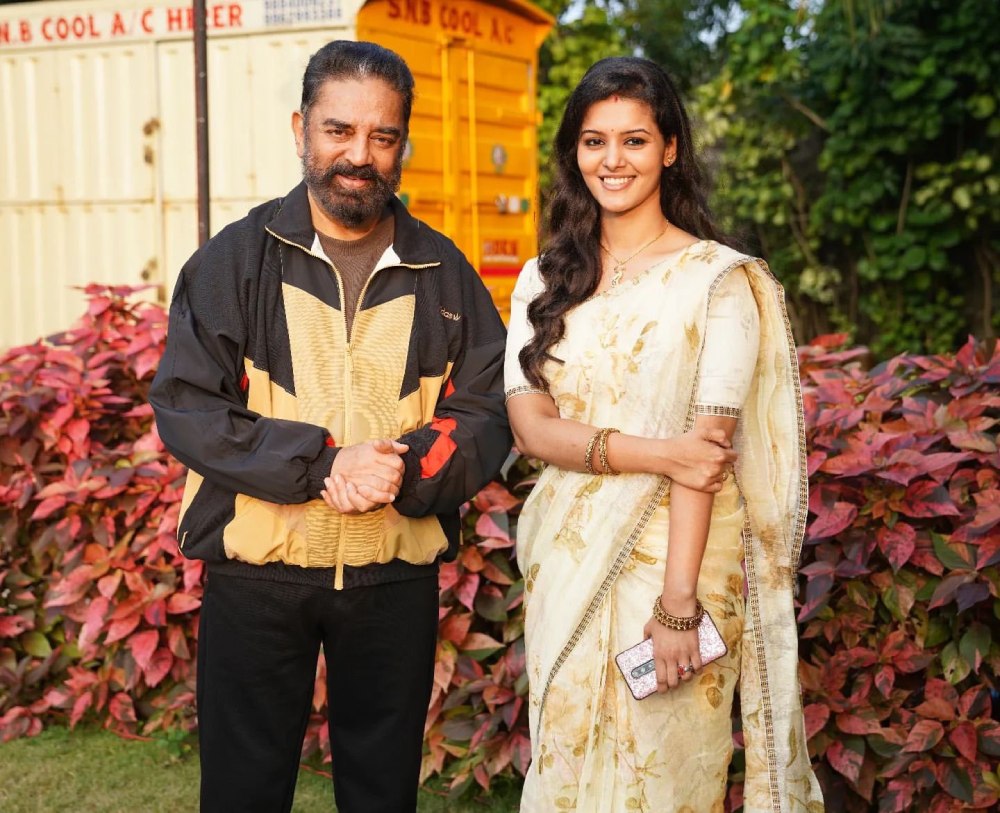 ஸ்வாதிஷ்டா கிருஷ்ணன் Photos & Images # 23687 - Filmibeat Tamil