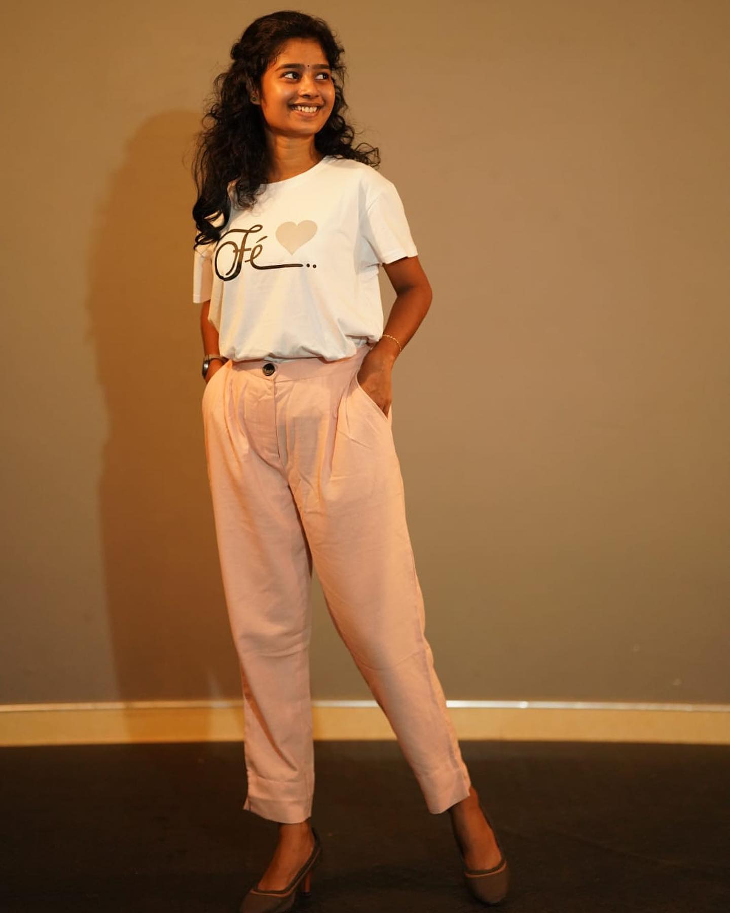 ஜனனி குணசீலன் Photos & Images # 27882 - Filmibeat Tamil