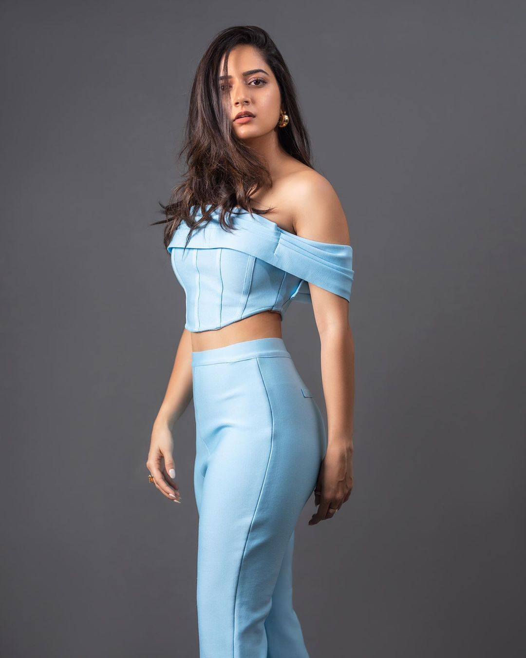 ஆஷிகா ரங்கநாத் Photos & Images # 34567 - Filmibeat Tamil