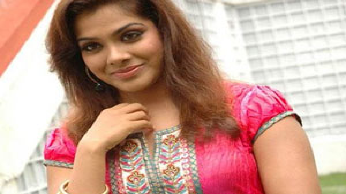 படப்பிடிப்பிலிருந்து ஓட்டம்: நடிகை சந்தியா, இயக்குநர் மீது தயாரிப்பாளர் ...