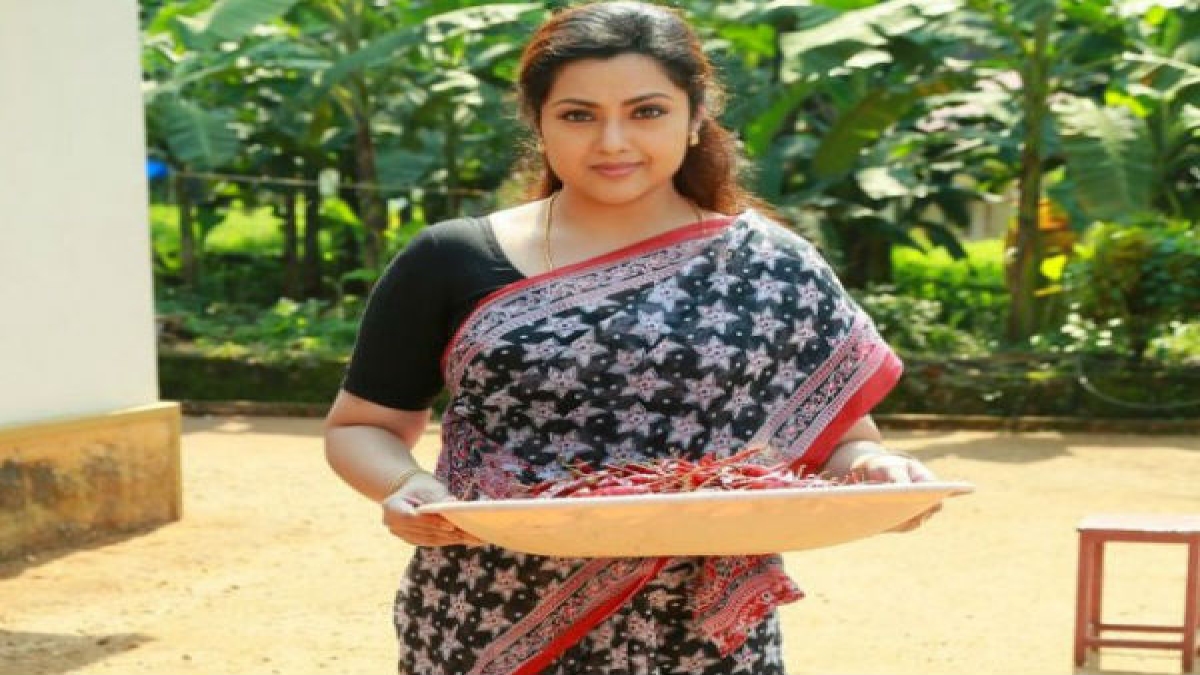 த்ரிஷ்யம்... தெலுங்கிலும் மீனாதான் நாயகி! | Meena is the heroine of ...