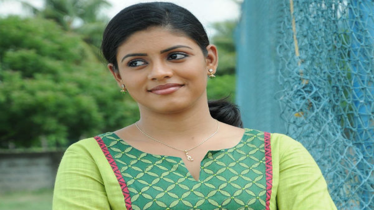 புது ஹீரோ.. வயசான ஹீரோ வித்தியாசம் பார்க்காத இனியா! | Iniya to be ...