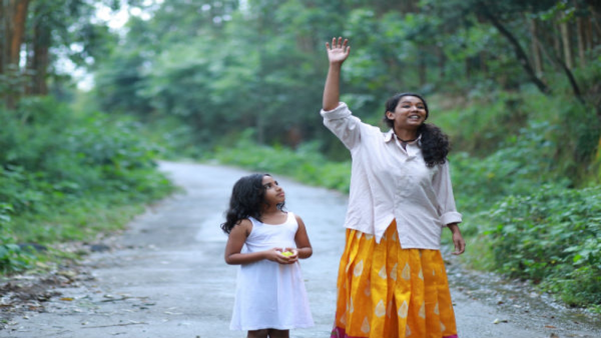 பெயர் தெரியாத காதலனை தேடும் 'மிஸ் மெட்ராஸ்' டைட்டில் வின்னர்... பாவம் ...