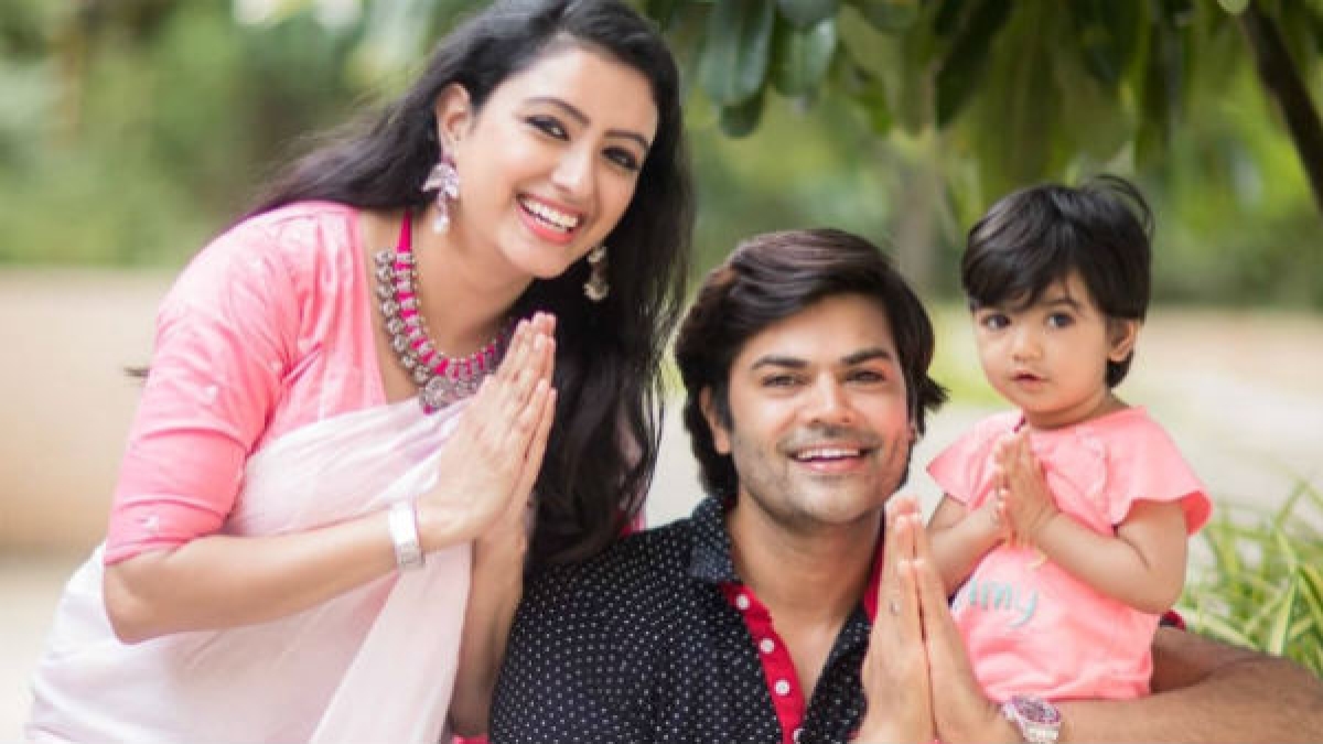 குடும்பத்தோடு கும்பிடு போடும் பிக் பாஸ் பிரபலம்...காரணத்தை நீங்களே ...