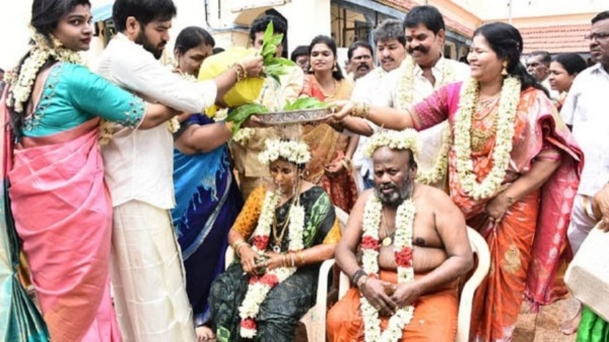 மாப்பிள்ளையும் அவர் தான்.. போட்டுருக்க டிரெஸ்ஸும் அவருடையது தான் ...