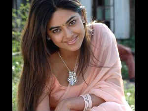 ஆபாச மெயில் அனுப்பியவனை சும்மா விடக் கூடாது-கொதிக்கும் நிலா! | Actress ...