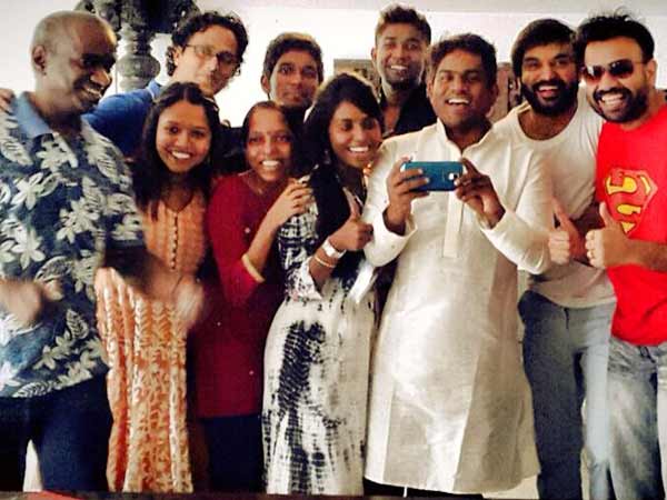 குடும்பத்தினருக்கு பிரியாணி விருந்தளித்து ரம்ஜான் கொண்டாடிய யுவன் ...