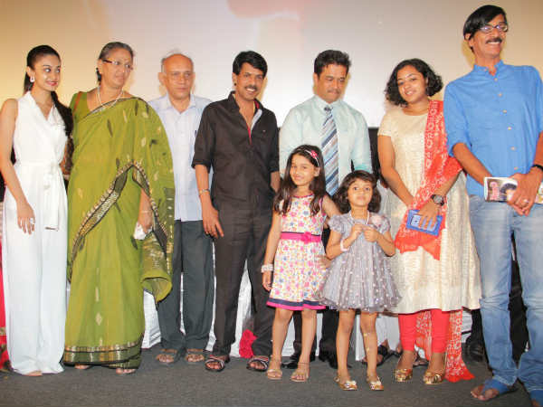 மேஜர் முகுந்த் குடும்பத்தினரை ஜெய்ஹிந்த் 2 விழா மேடையில் ...