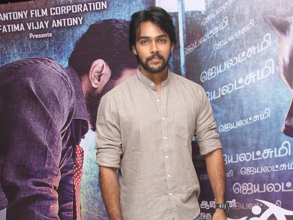 Exclusive : “ஓவியாவும் நானும்..”... காதல், படம், எதிர்காலத் திட்டம் ...