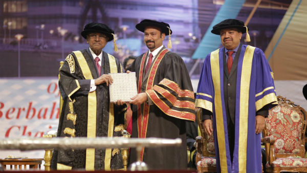 சமூகசேவையைப் பாராட்டி.. லைகா சுபாஸ்கரனுக்கு கௌரவ டாக்டர் பட்டம் ...