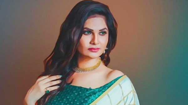 செம கிளாமர் போஸ்.. அதைவிட கிளாமர் கேப்ஷன்.. நடிகையை மரண கலாய் ...