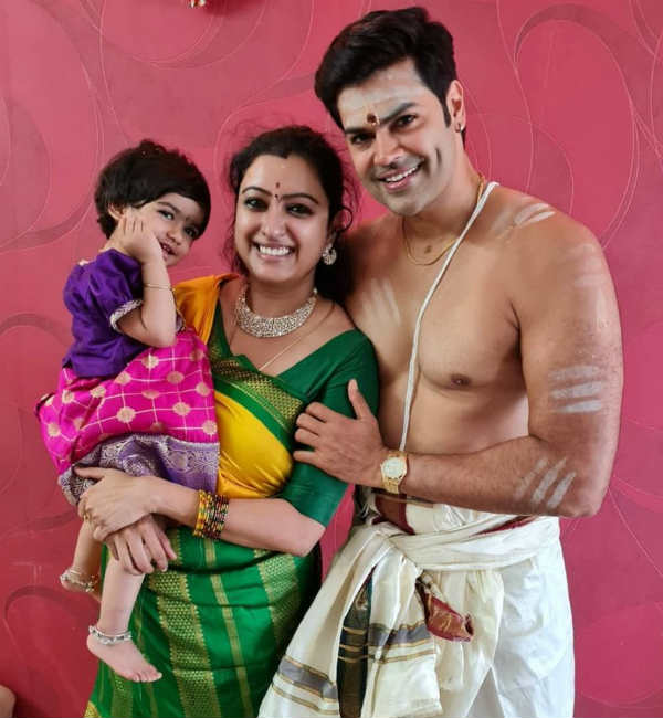 குடும்பத்தோடு கும்பிடு போடும் பிக் பாஸ் பிரபலம்...காரணத்தை நீங்களே ...