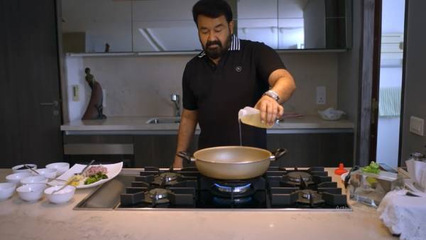 எச்சில் ஊறுதே.. ஸ்பெஷல் சிக்கன் சமைத்த சூப்பர் ஸ்டார்.. மனைவிக்கும் ...