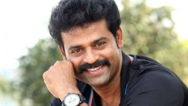 முதல் முறையாக இரட்டை வேடத்தில் நடிக்கும் பிரபல நடிகர்... எல்லாம் அந்தப் ...