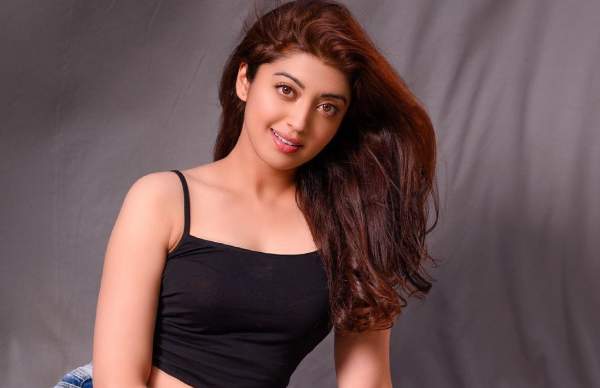 பாத் டப்பில் குளியல்.. கர்ப்ப வயிற்றை காட்டி போஸ் கொடுத்த சகுனி ...