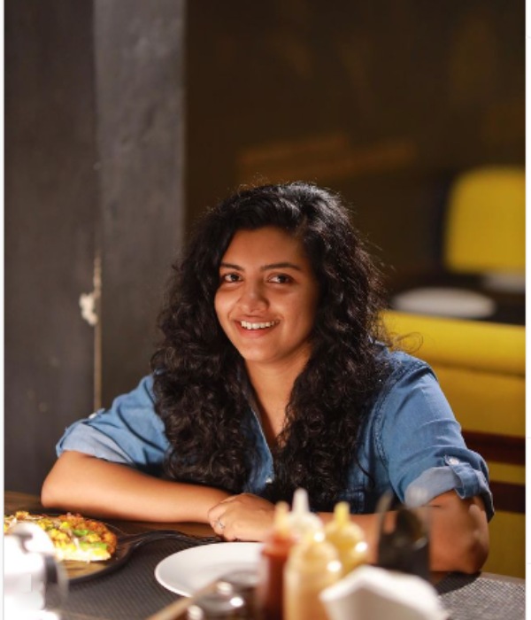 லிப் டூ லிப் கிஸ் கொடுத்த ஜெய்பீம் பட நடிகை.. காதல் என்பது பொதுவுடமை ...