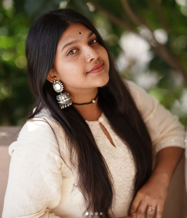 வீட்ல விசேஷம் பட பாணியில் சீரியல் நடிகை வீட்டில் வாரிசு... 23 வயது ...