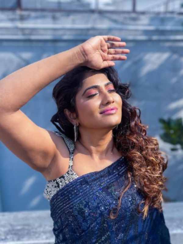 bigg boss julie : போற போக்க பாத்தா நயன்தாராவுக்கே டஃப் கொடுப்பீங்க போல ...