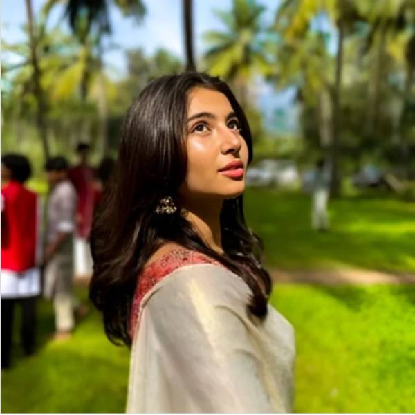Sara Arjun: இதயமும் ஒரு ரகசிய சுரங்கம்.. என்ன சாரா தமிழில் கவிதை ...
