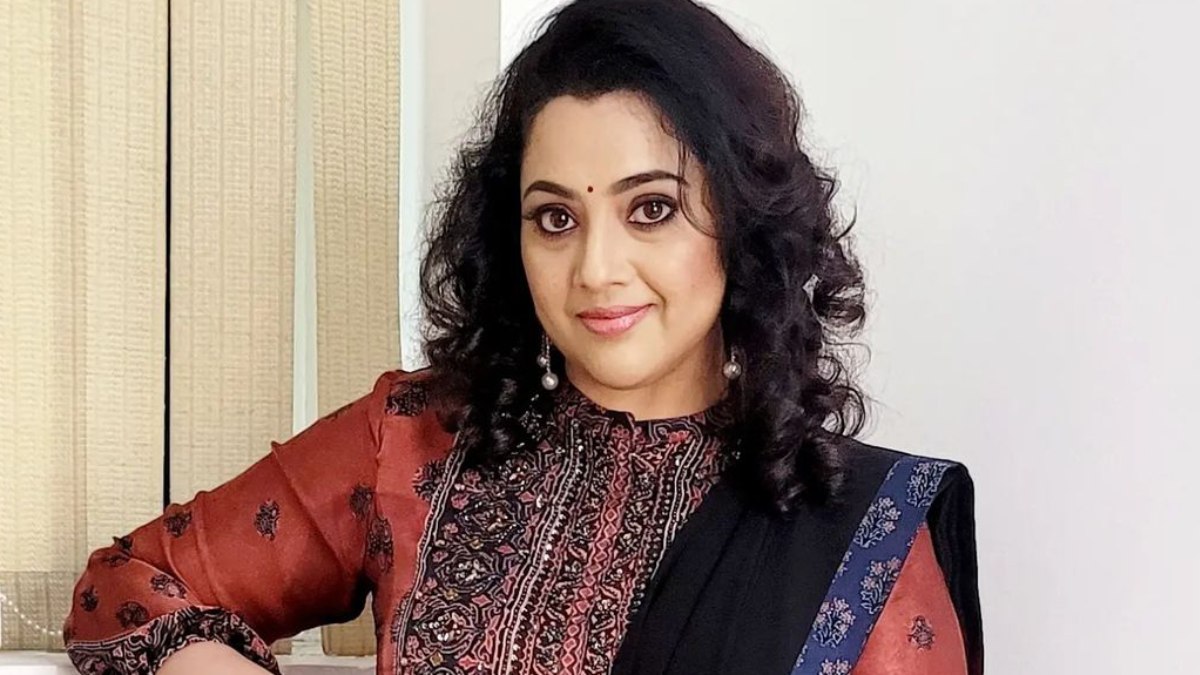 Meena Birthday: அந்த சிரிப்புக்கே ரசிகர்கள் காலி.. 47 வயதிலும் மாஸ் ...